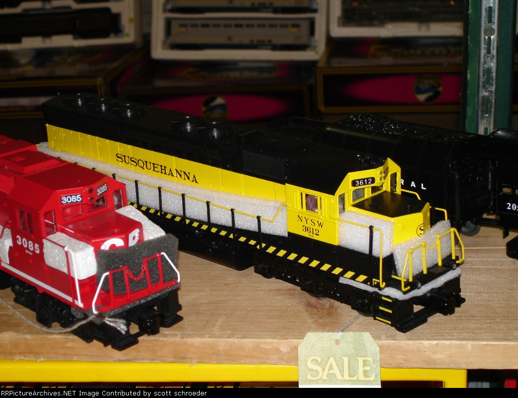 CP 3085 (GP 38-2) & NYS&W 3612 (SD45)